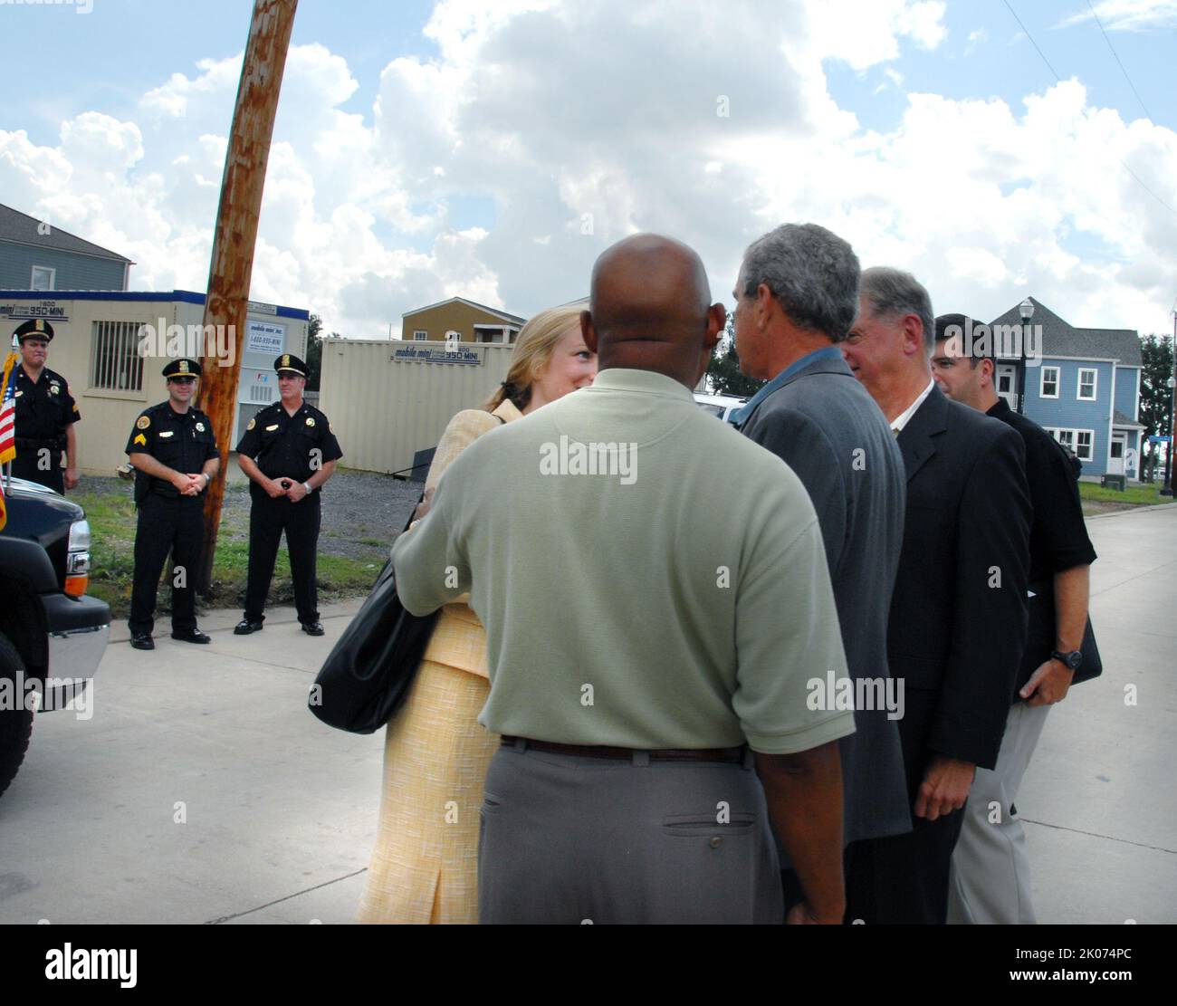 President George W. Bush and Secretary Alphonso Jackson on tour of ...