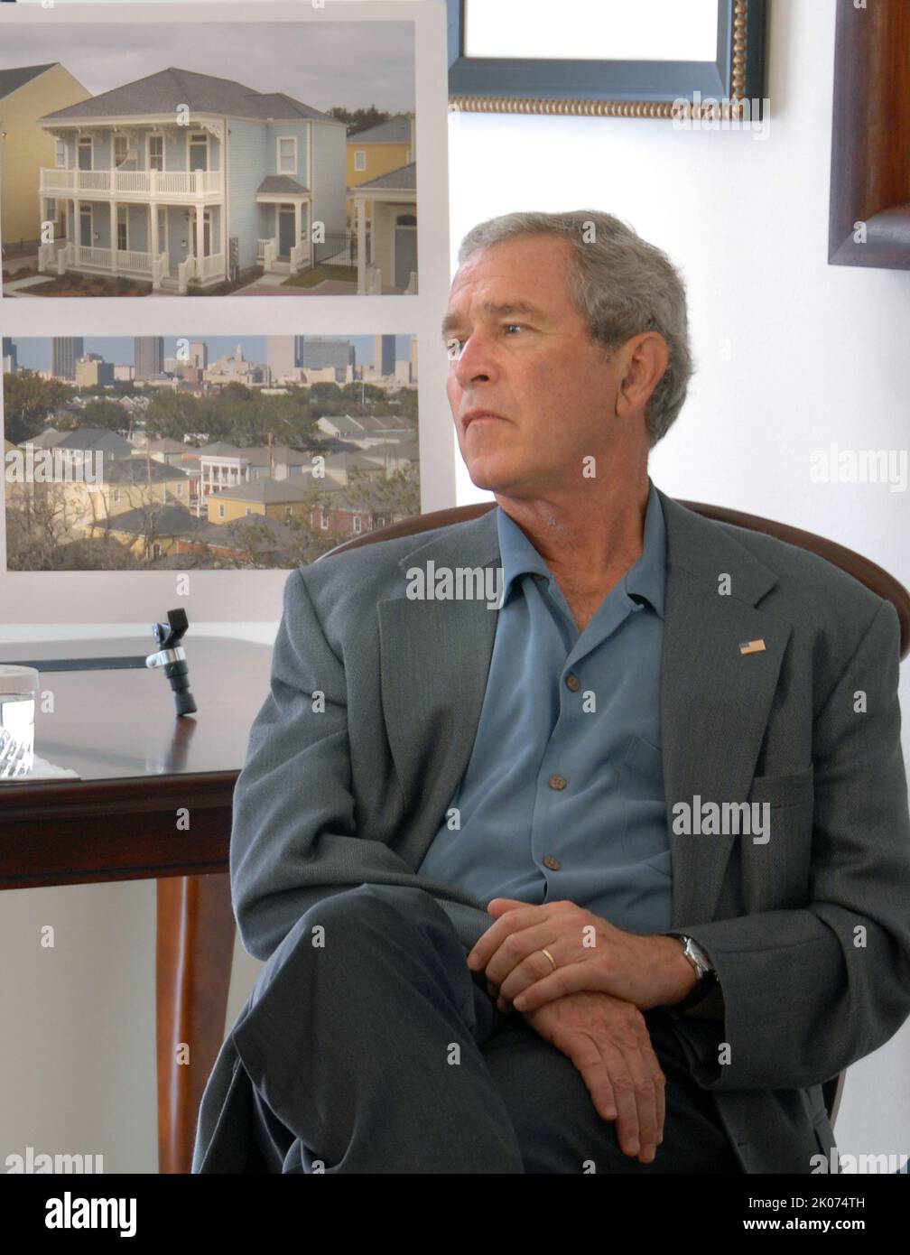 President George W. Bush and Secretary Alphonso Jackson on tour of ...