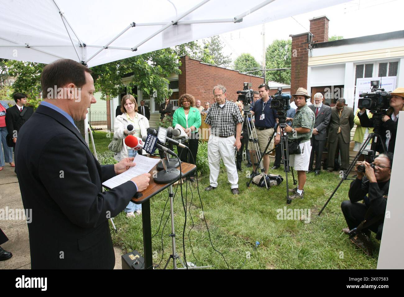 Secretary Alphonso Jackson in St. Louis, Missouri, with former ...
