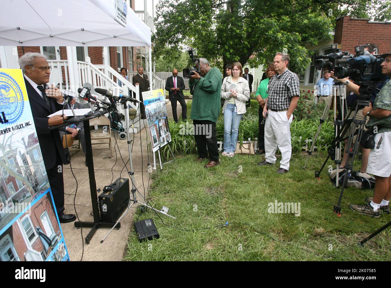 Secretary Alphonso Jackson in St. Louis, Missouri, with former Secretary Jack Kemp and civil ...
