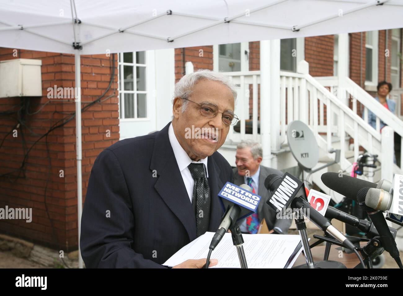 Secretary Alphonso Jackson in St. Louis, Missouri, with former ...