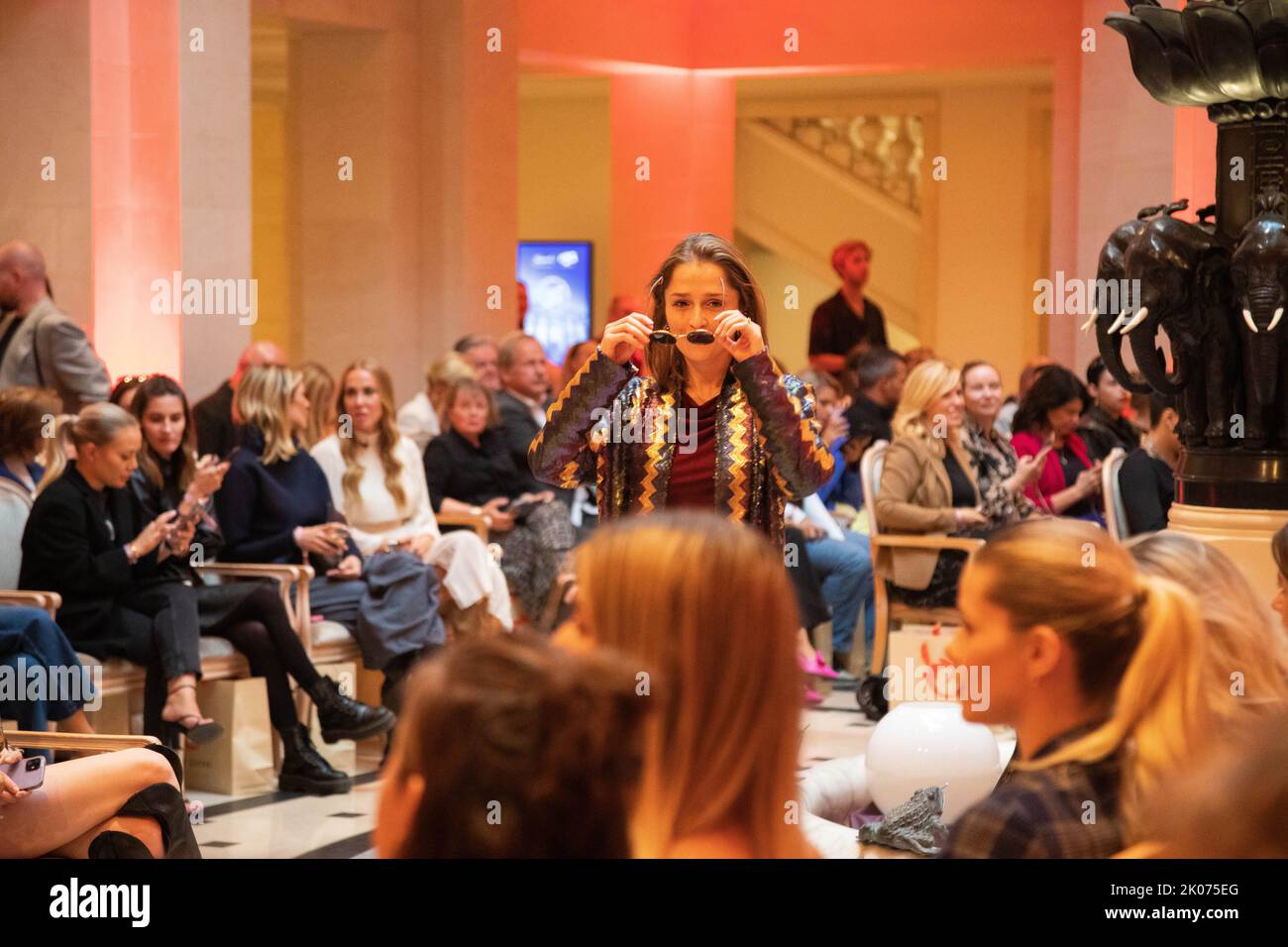 Sarah Alles bei der Anja Gockel Fashion Show S23 'Move On' auf der ...