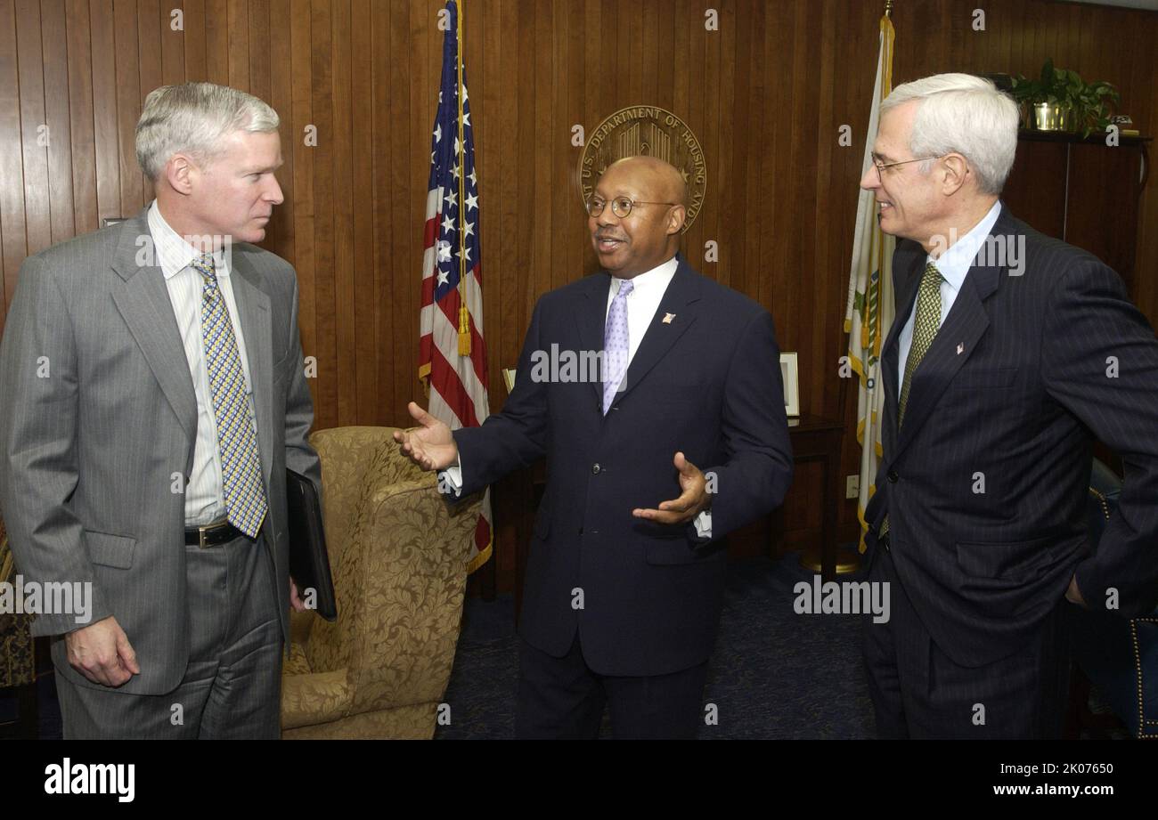 Signing ceremony at HUD headquarters, featuring Secretary Alphonso ...