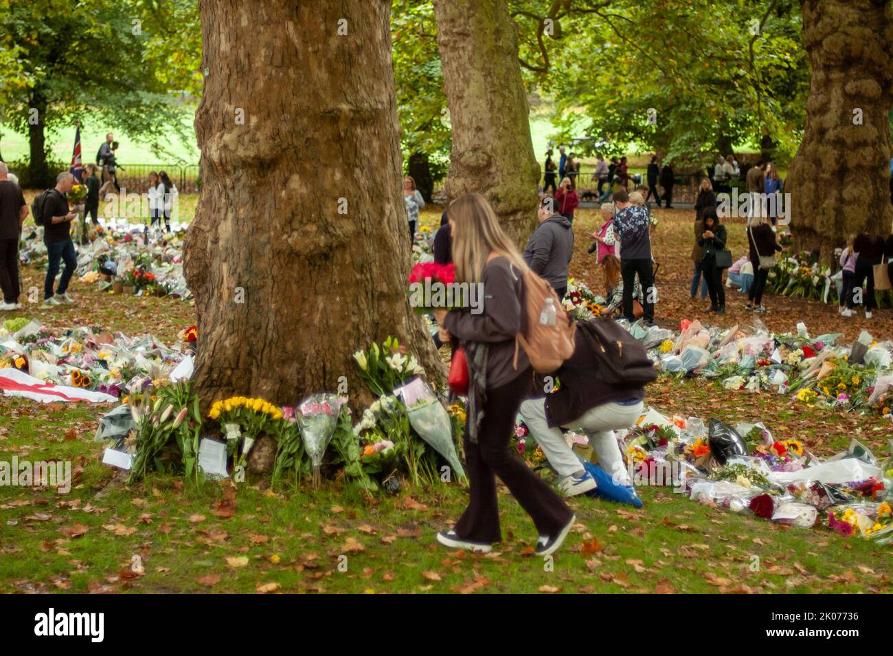 London, England. 10th September 2022. Tributes to Queen Elizabeth in ...