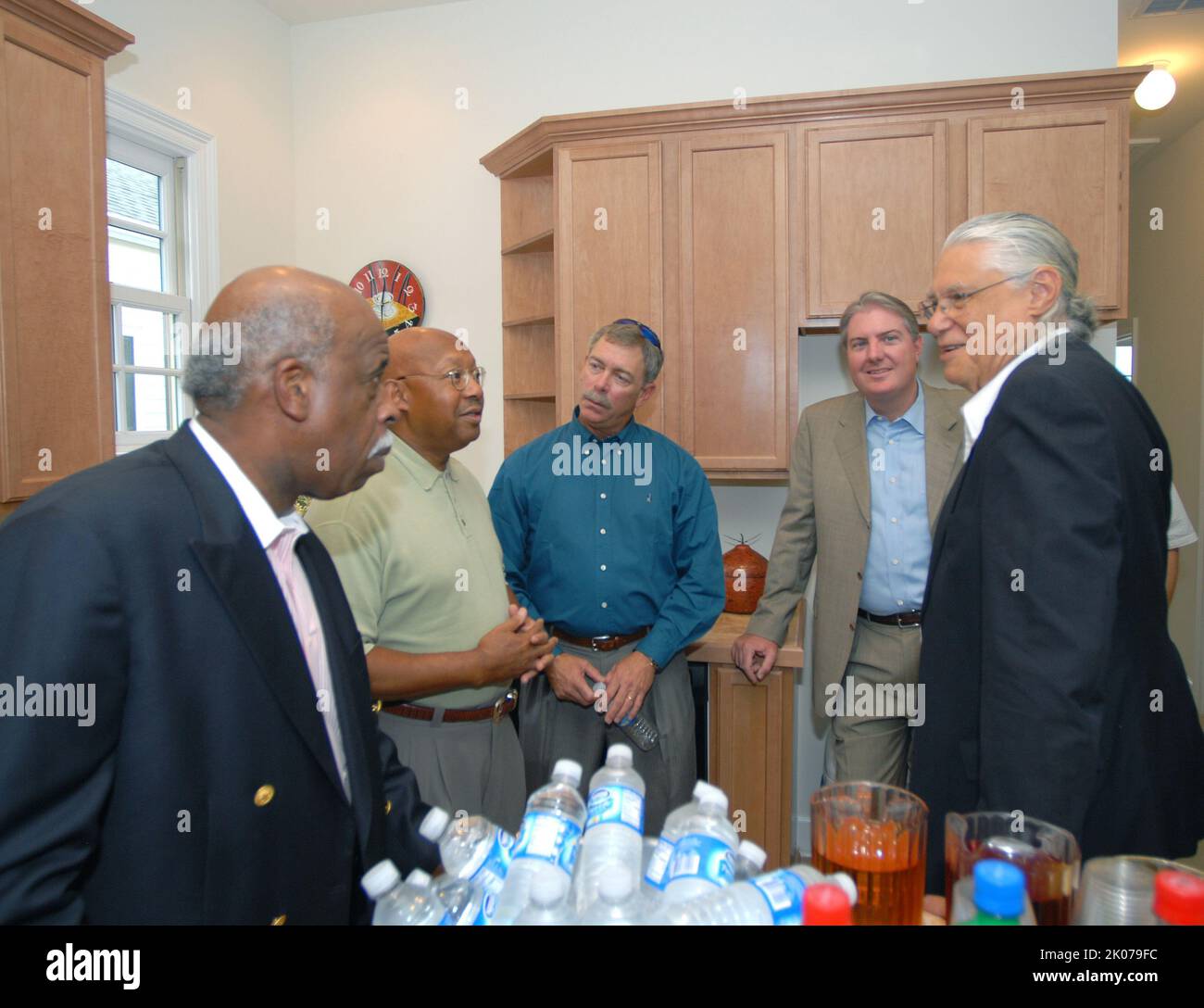 President George W. Bush and Secretary Alphonso Jackson on tour of ...