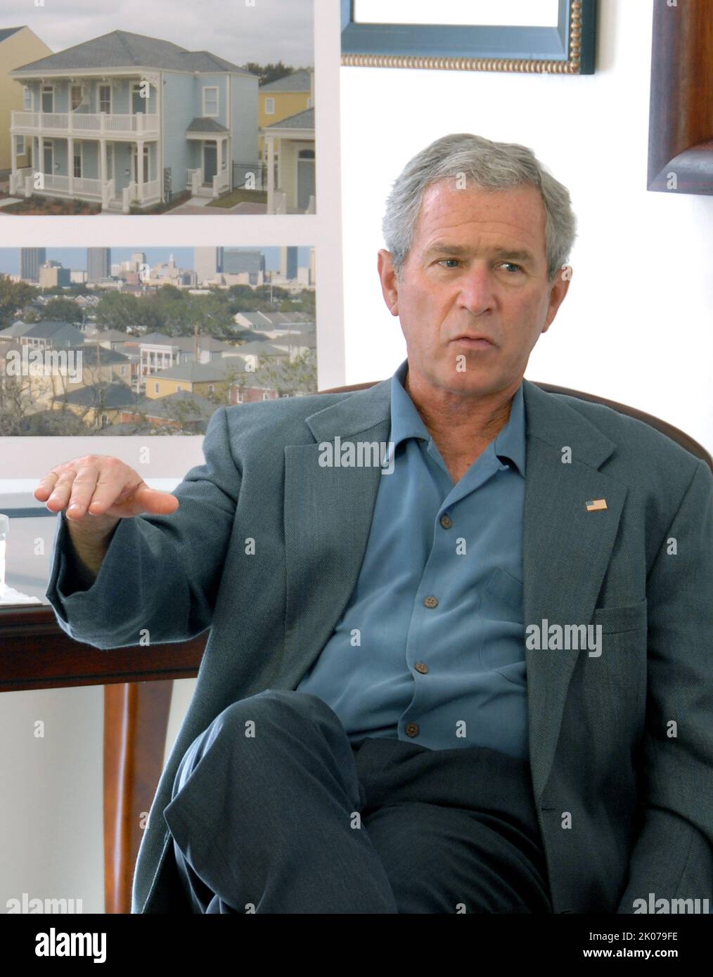 President George W. Bush and Secretary Alphonso Jackson on tour of ...