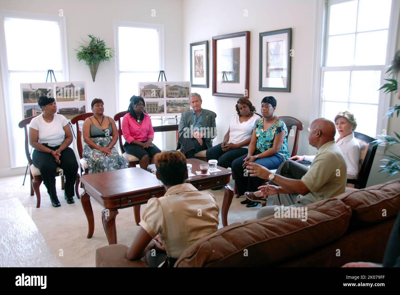 President George W. Bush and Secretary Alphonso Jackson on tour of ...