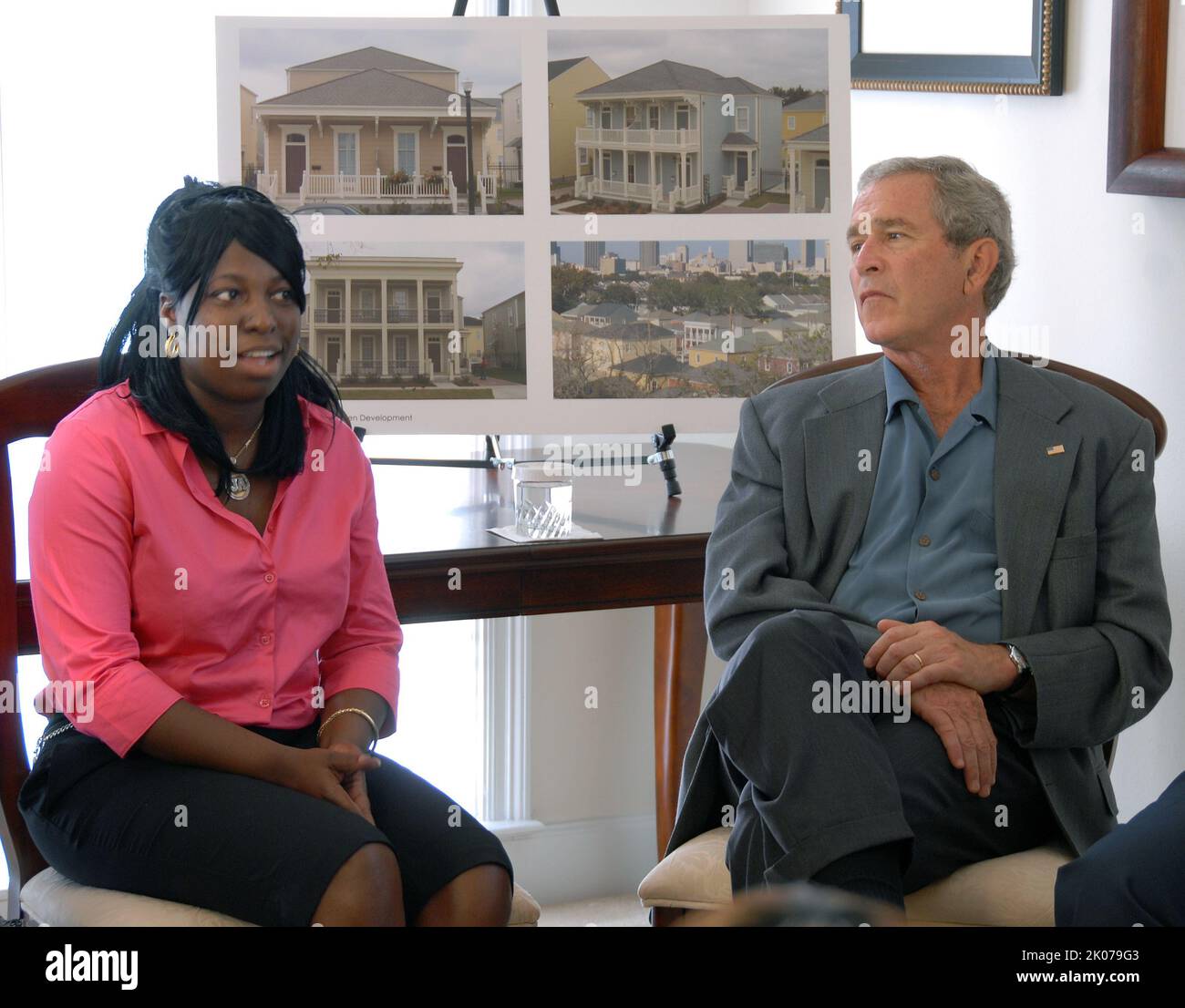 President George W. Bush and Secretary Alphonso Jackson on tour of ...