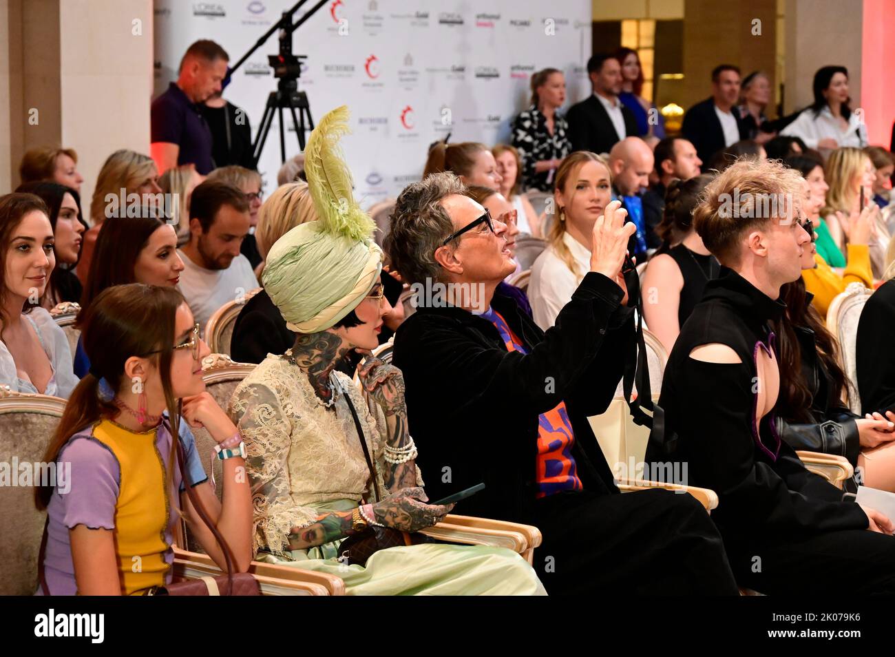 Sarah Settgast mit Tochter Greta,Rolf Scheider und Felix Nieder bei der ...