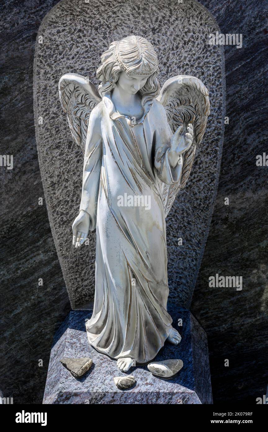 Gravesite decoration hi-res stock photography and images - Alamy
