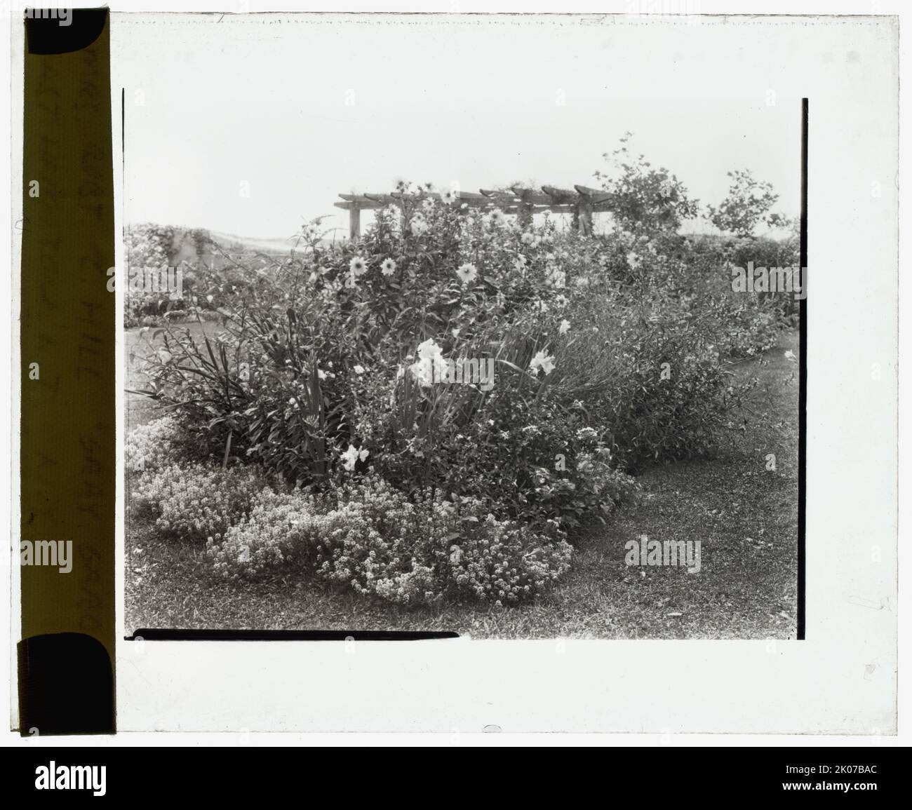 "Gray Gardens," Robert Carmer Hill house, Lily Pond Lane, East Hampton ...