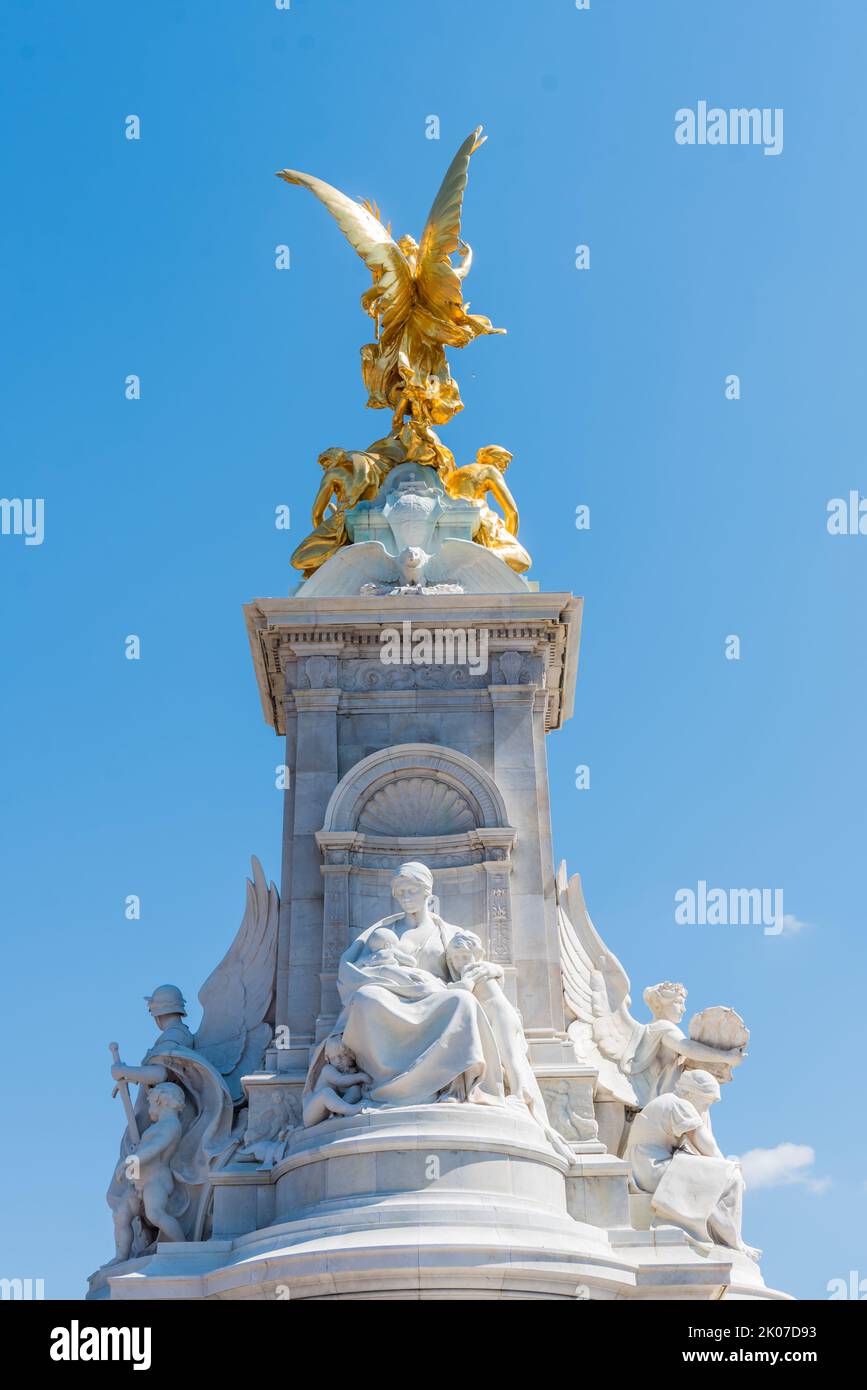 The queen victoria memorial is located in front of buckingham hi-res stock photography and ...