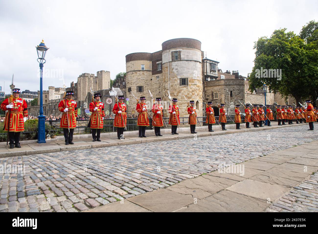London, UK. 10th Sep, 2022. Yeomen Warders outside The Tower of London ...
