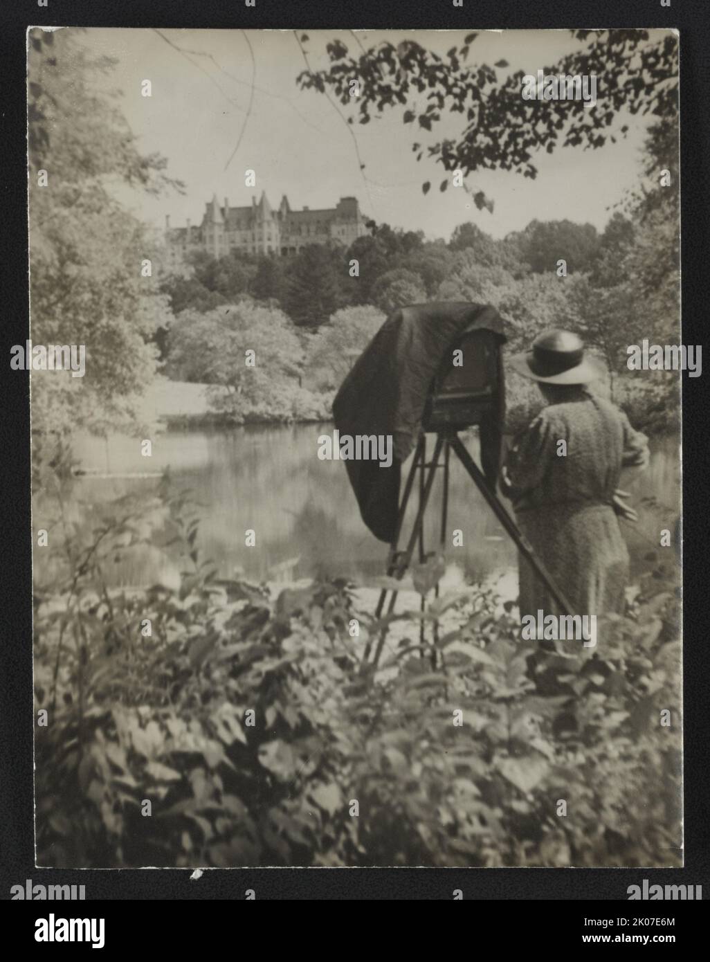 Photographer Frances Benjamin Johnston standing beside her large view ...