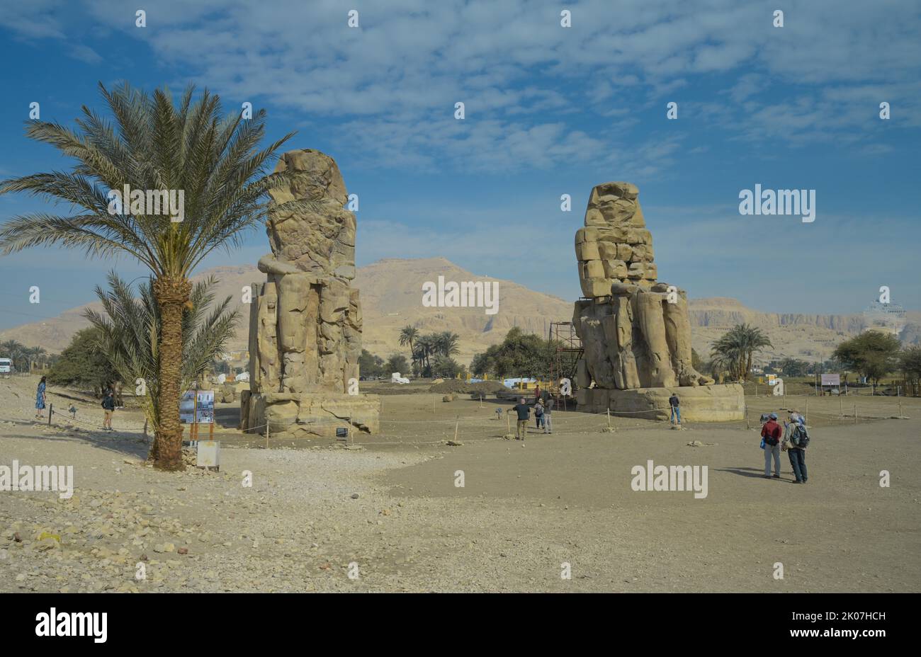 Memnon Colossi, Thebes-West, Luxor, Egypt Stock Photo - Alamy Memnon Colossi, Thebes-West, Luxor, Egypt Stock Photo - Alamy