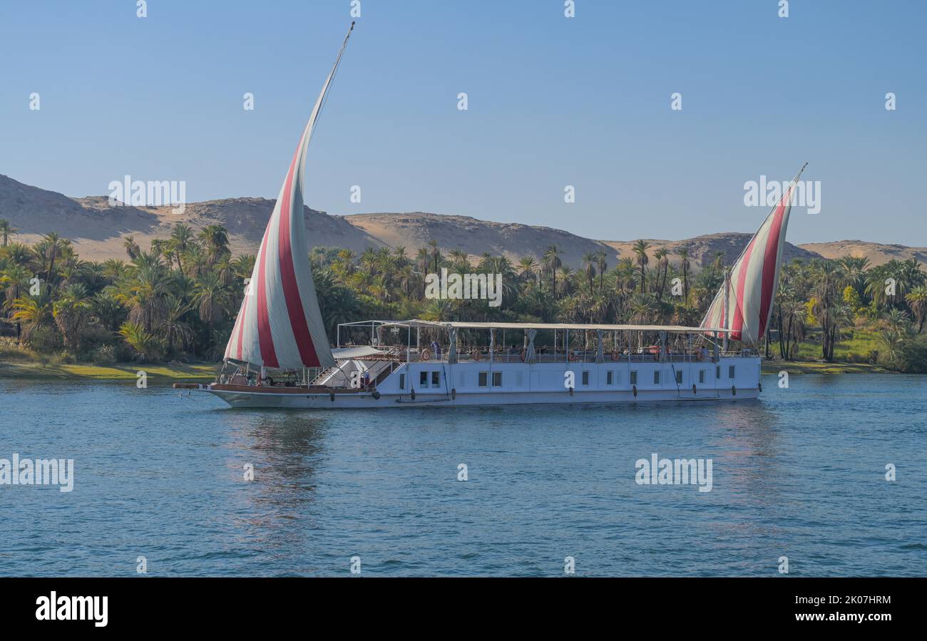 Egypt boat nile sailor hi-res stock photography and images - Alamy