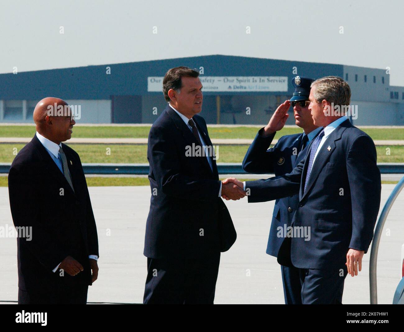 Secretary Mel Martinez, Deputy Secretary Alphonso Jackson, other HUD ...