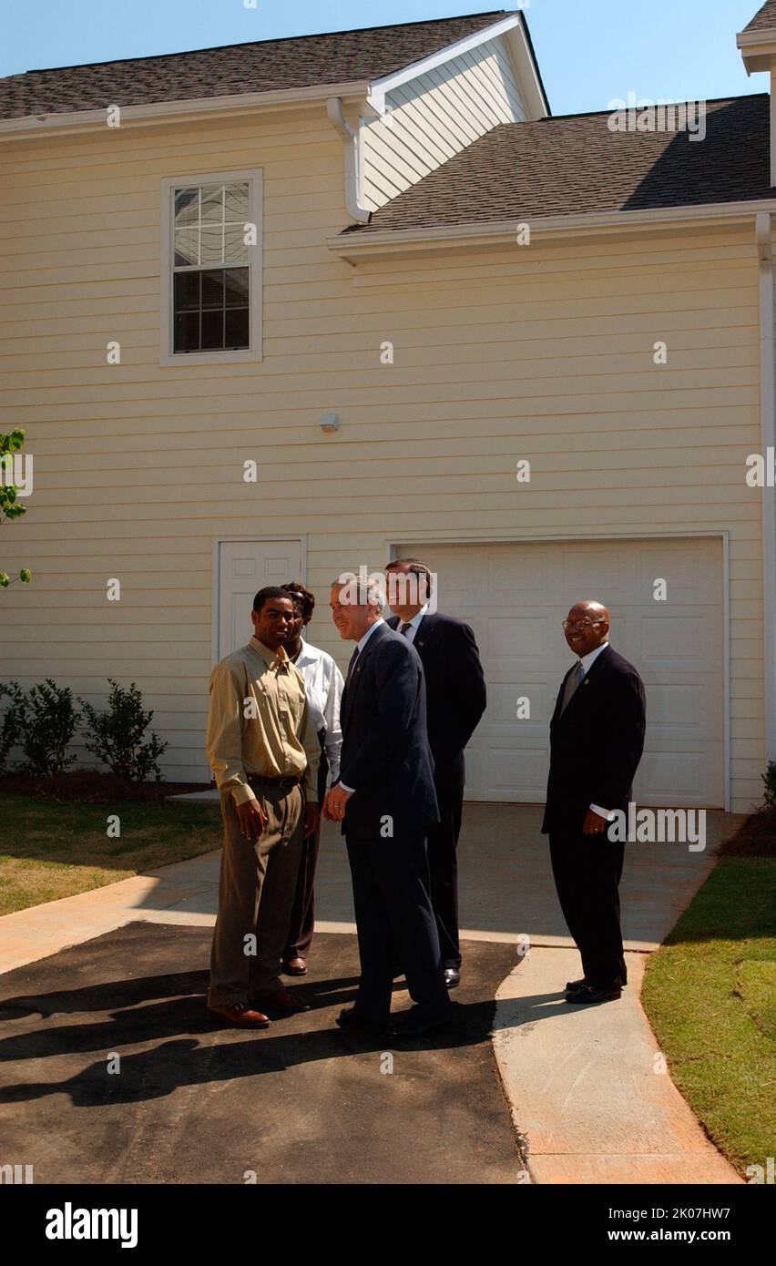 Secretary Mel Martinez, Deputy Secretary Alphonso Jackson, other HUD ...