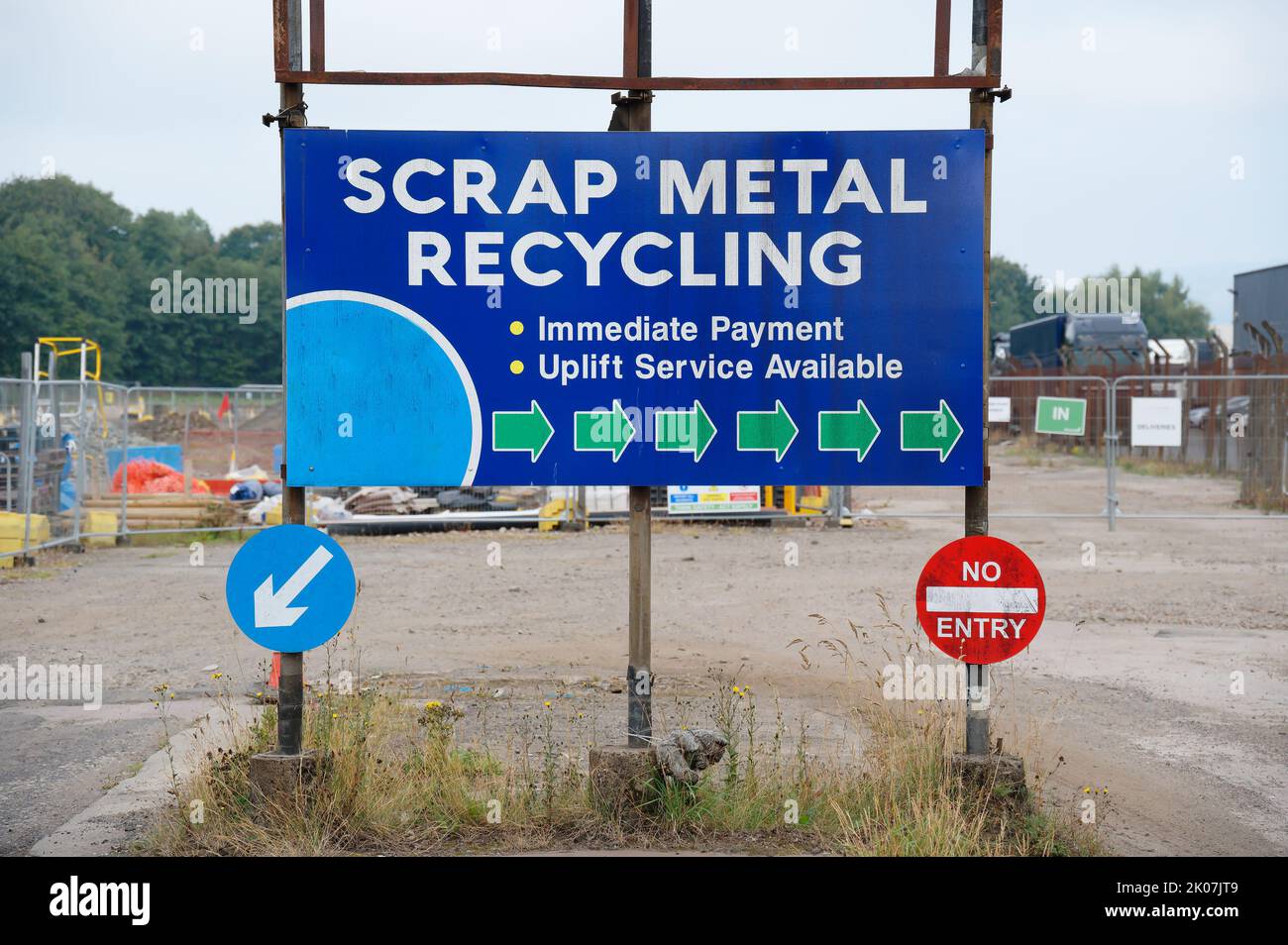 Scrap metal yard sign hi-res stock photography and images - Alamy