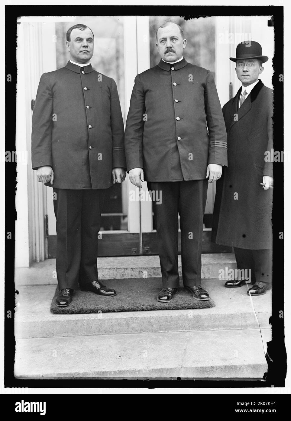Men At White House, Washington, D.C., between 1913 and 1917 Stock Photo ...