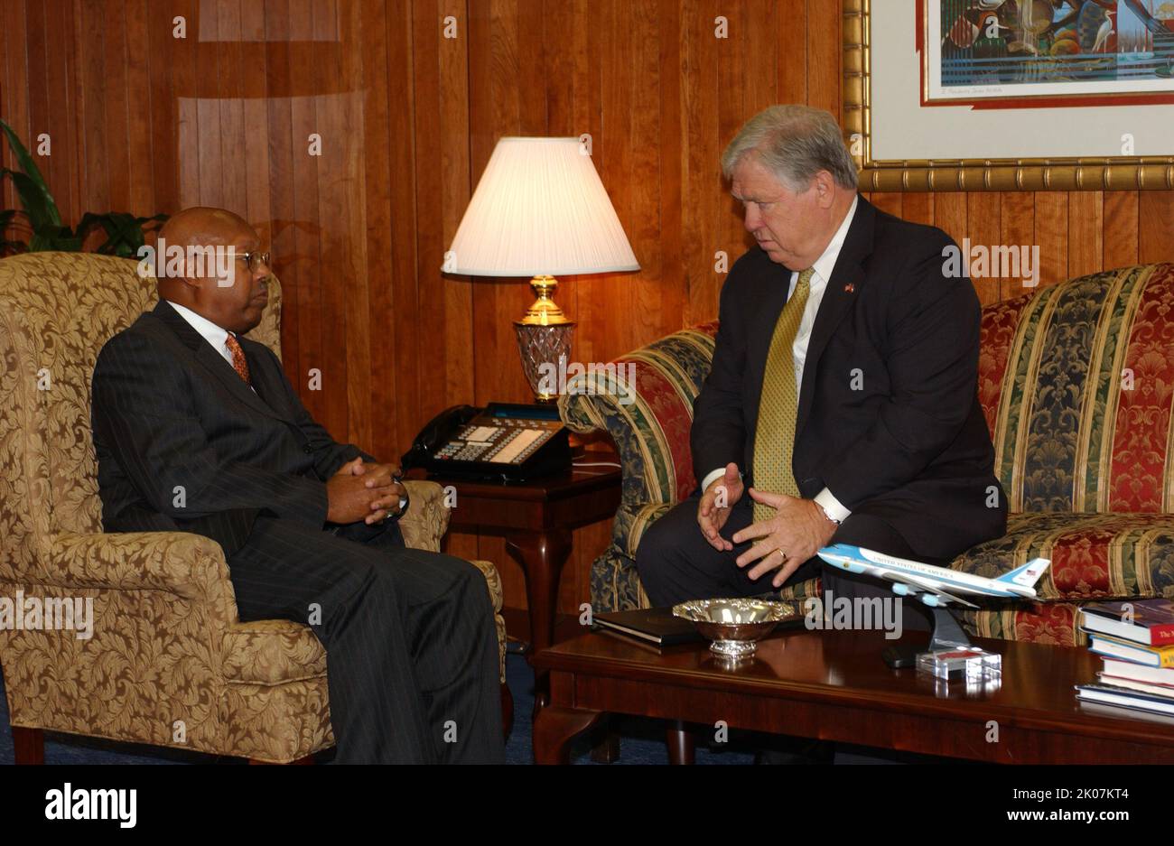 Secretary Alphonso Jackson meeting at HUD headquarters with Mississippi ...