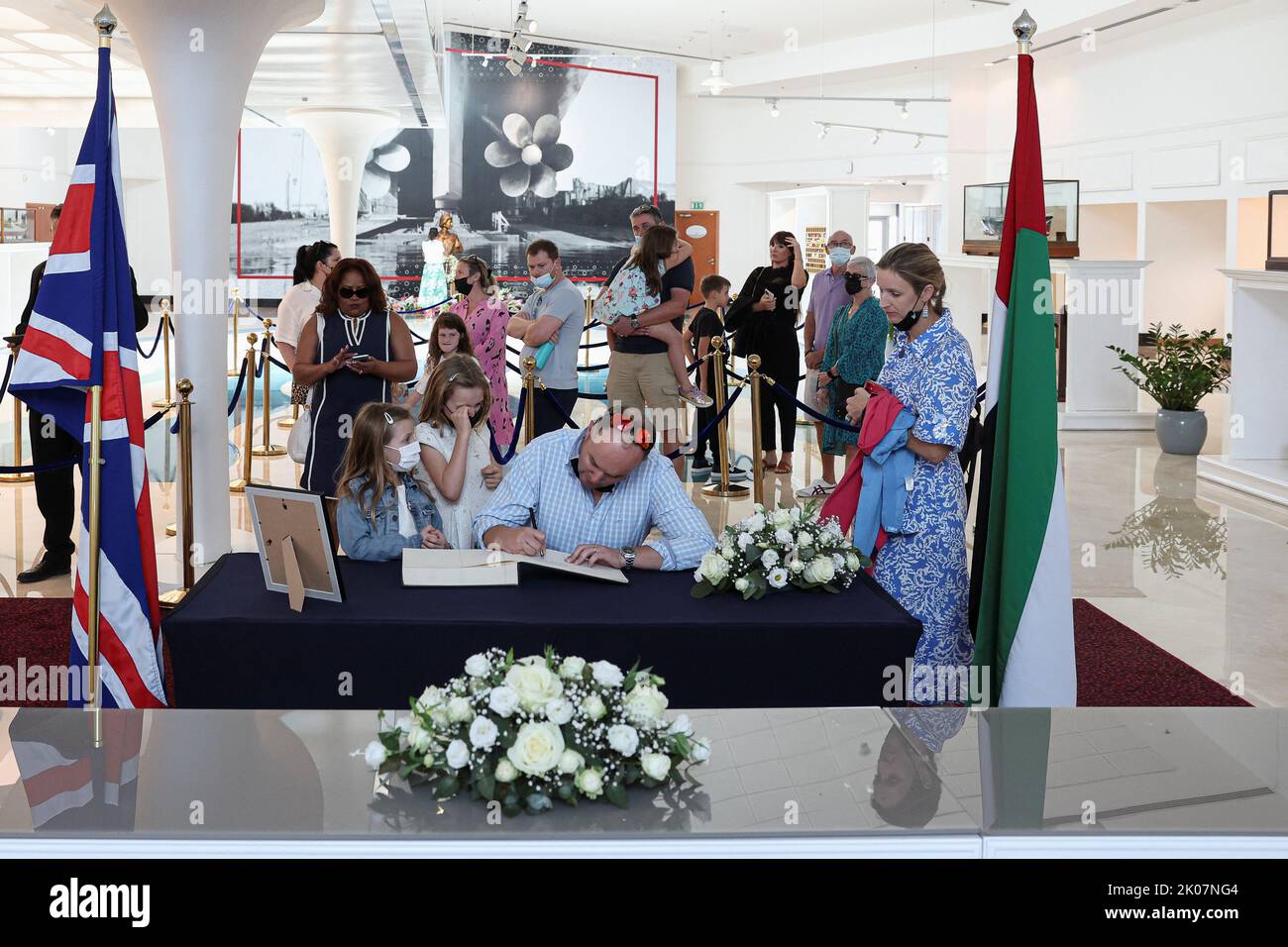 Queen elizabeth 2 dubai hotel hi-res stock photography and images - Alamy