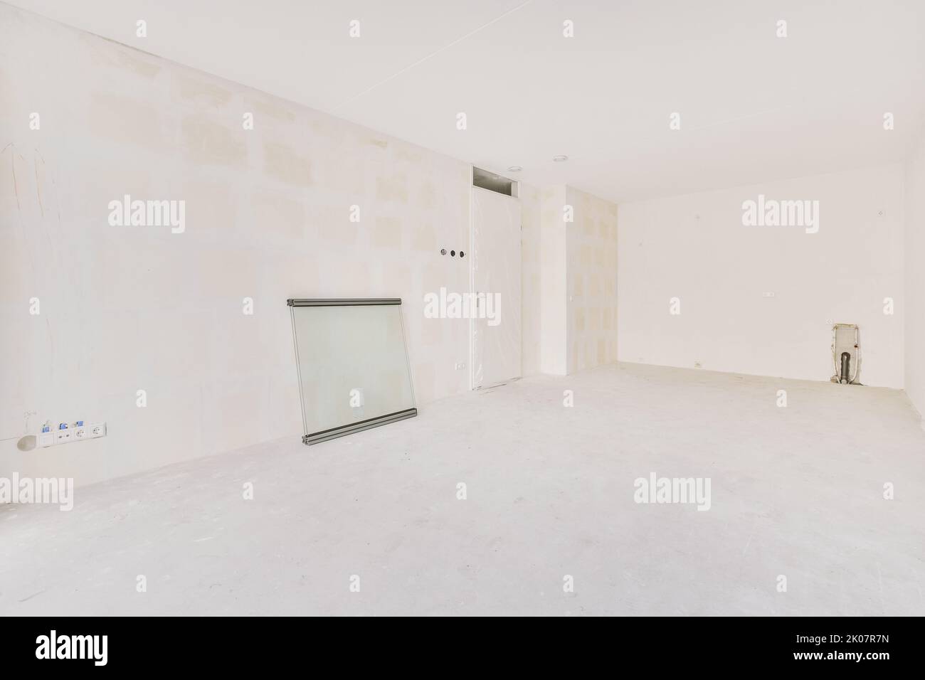 A cozy and spacious empty room in a luxury house Stock Photo - Alamy