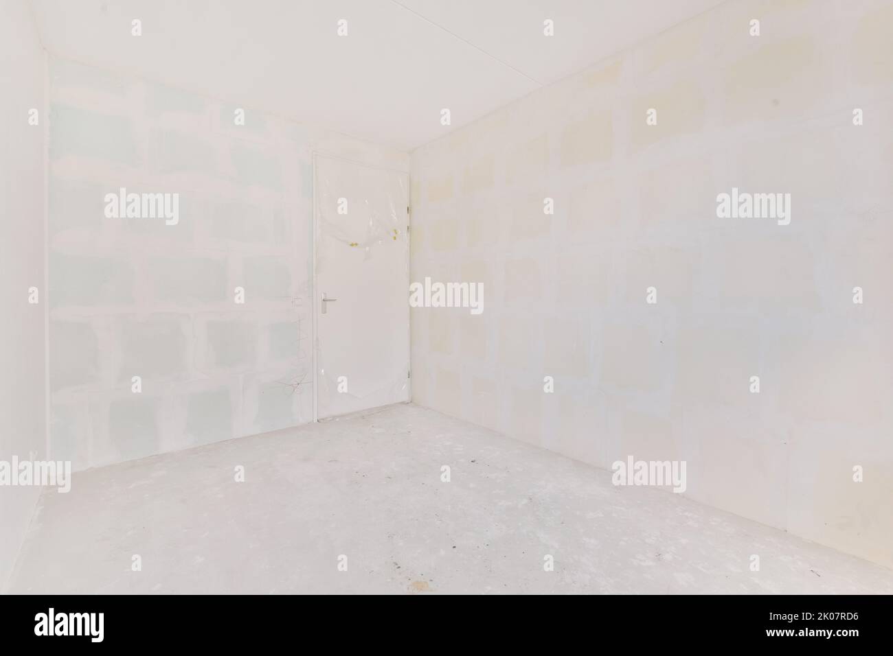 A cozy and spacious empty room in a luxury house Stock Photo - Alamy