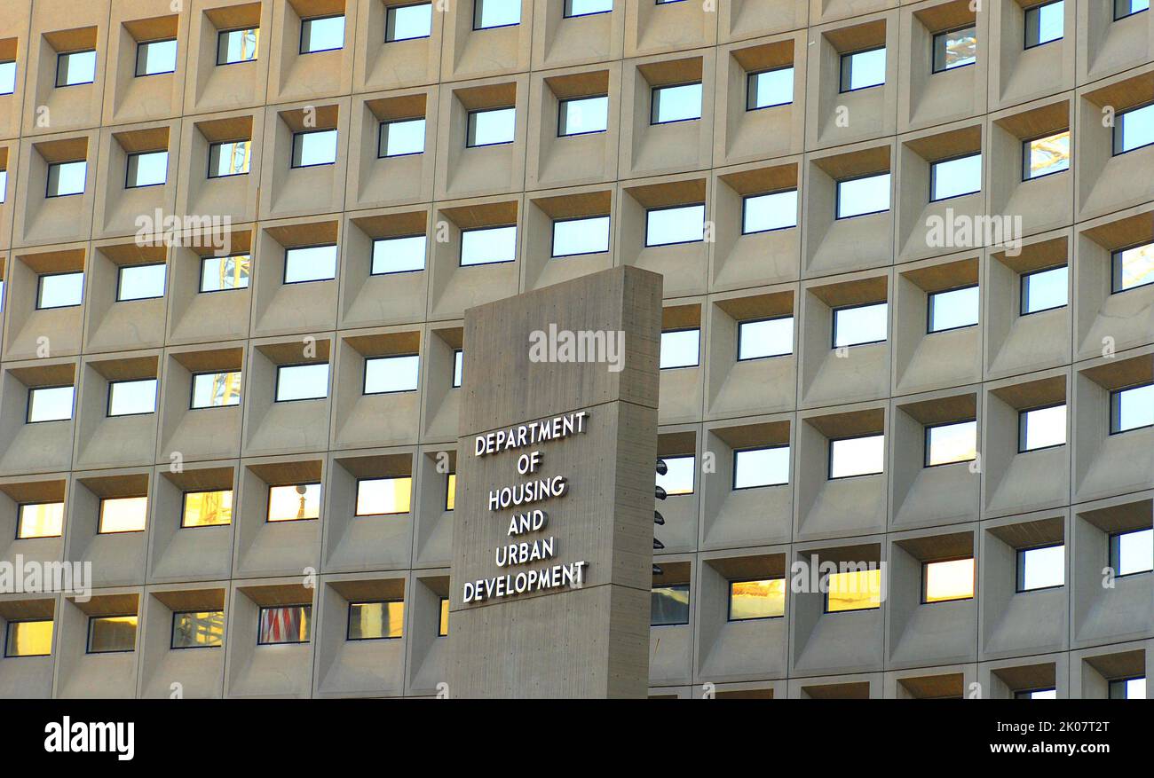 Select views: Exterior, HUD headquarters--Robert C. Weaver Federal ...