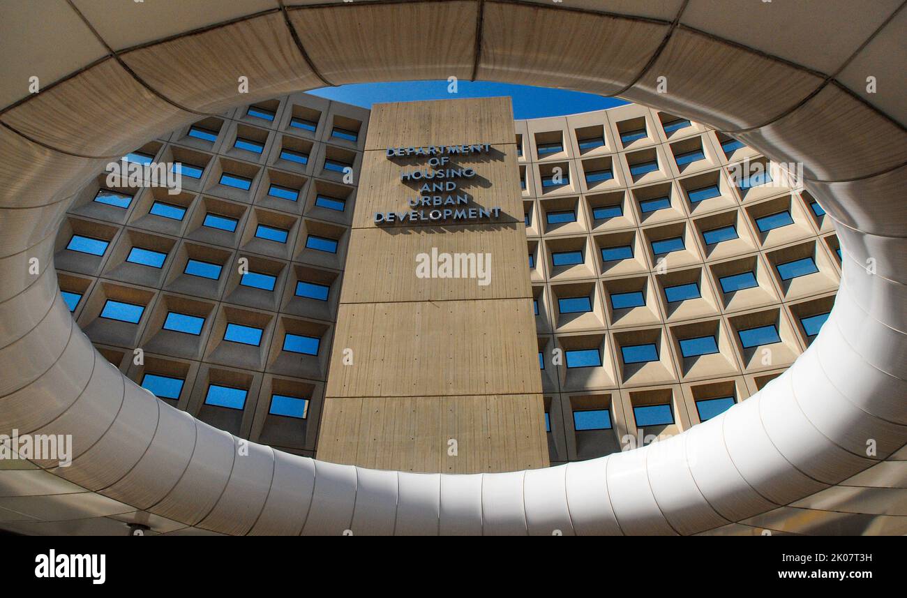 Select views: Exterior, HUD headquarters--Robert C. Weaver Federal ...