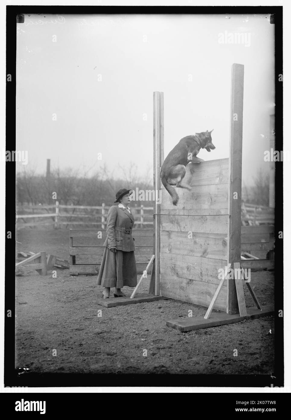 Circus performer 1900s hi-res stock photography and images - Alamy