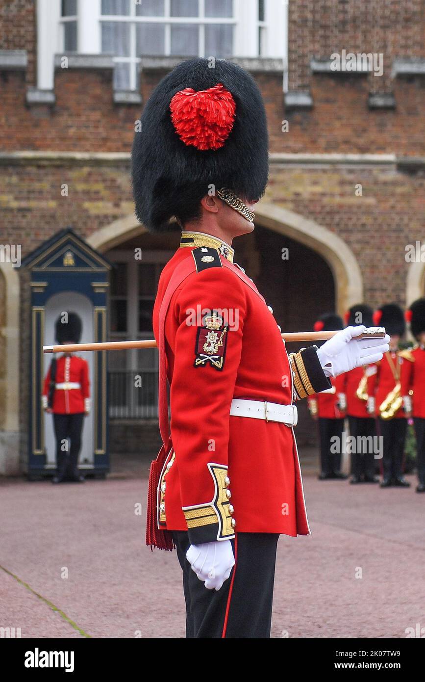 The Kings Guard at St James Palace as Charles III proclaimed King . Day ...