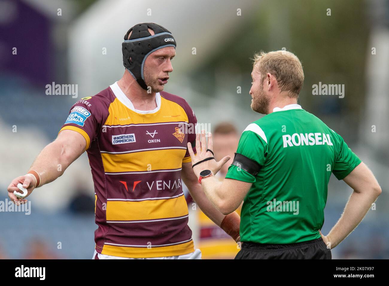Referee Robert Hicks speaks with Chris Hill #8 of Huddersfield Giants ...