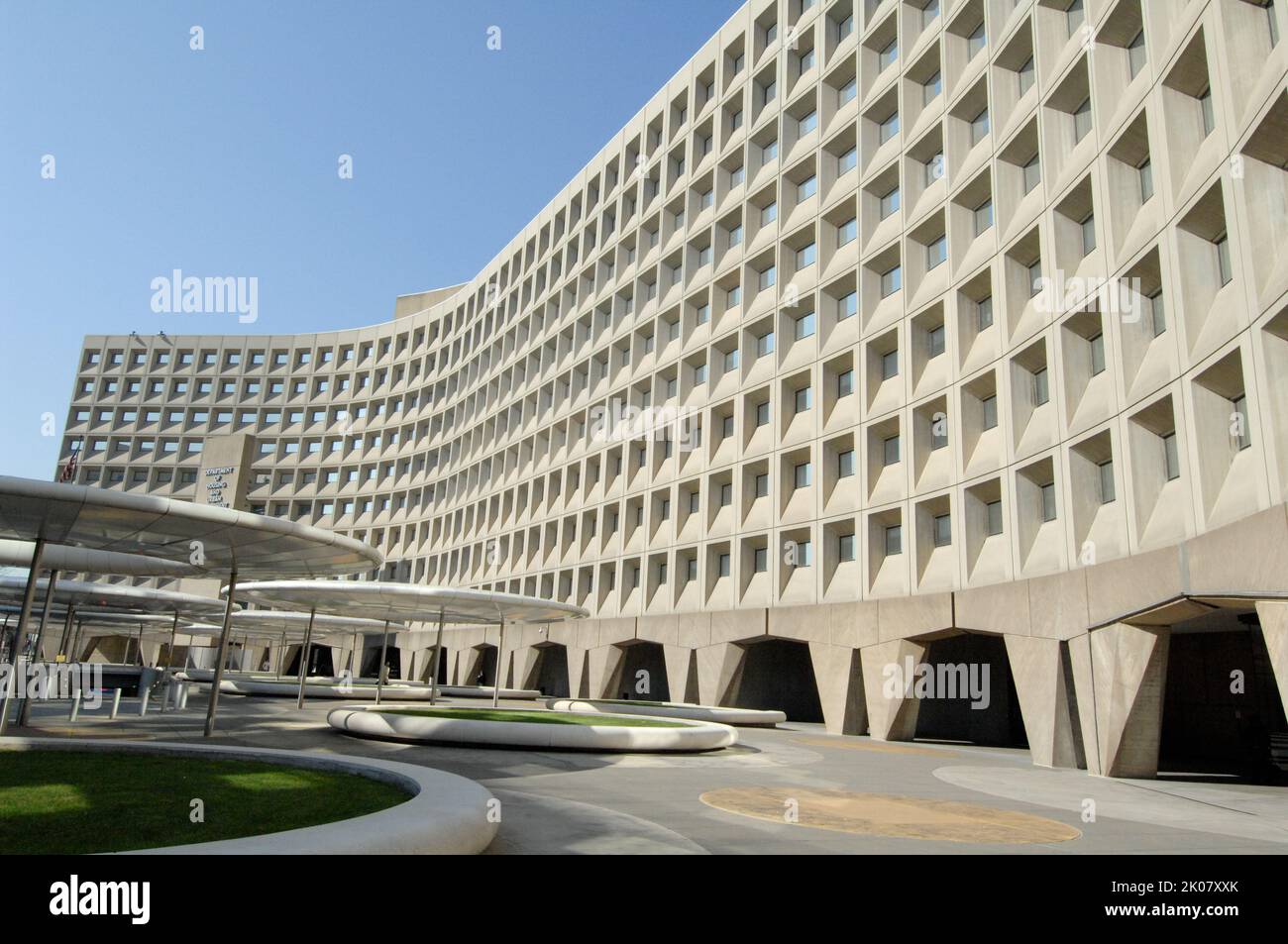 Select views: Exterior, HUD headquarters--Robert C. Weaver Federal ...
