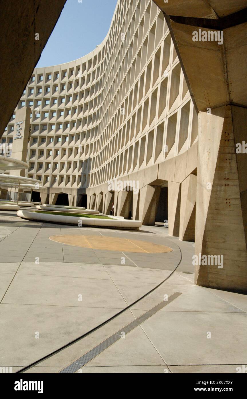 Select views: Exterior, HUD headquarters--Robert C. Weaver Federal ...