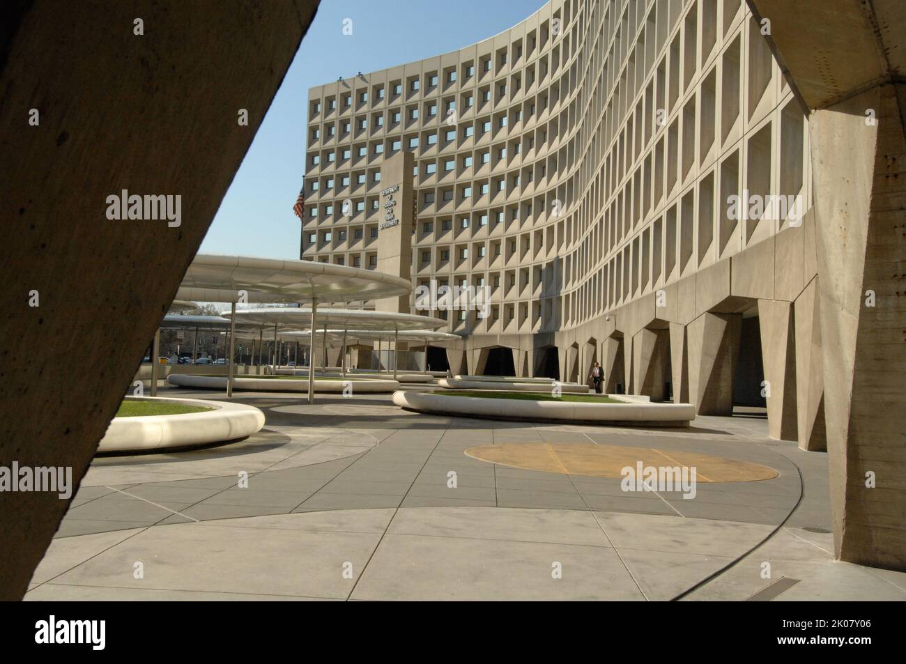 Select views: Exterior, HUD headquarters--Robert C. Weaver Federal ...
