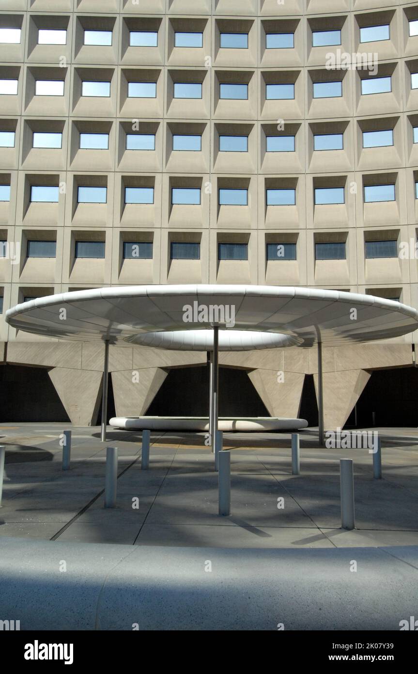Select views: Exterior, HUD headquarters--Robert C. Weaver Federal ...