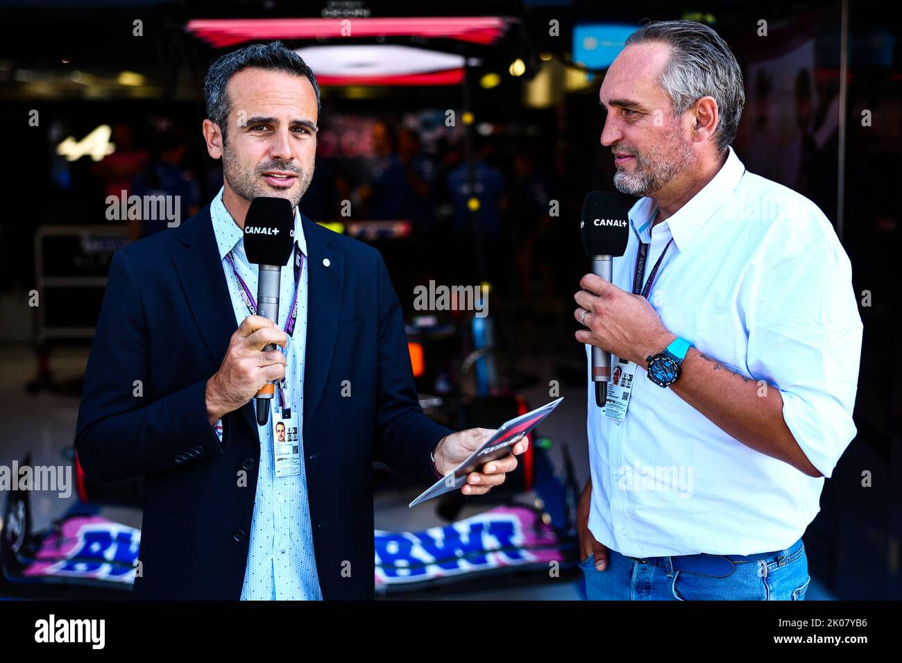 Canal tv presenter hi-res stock photography and images - Alamy