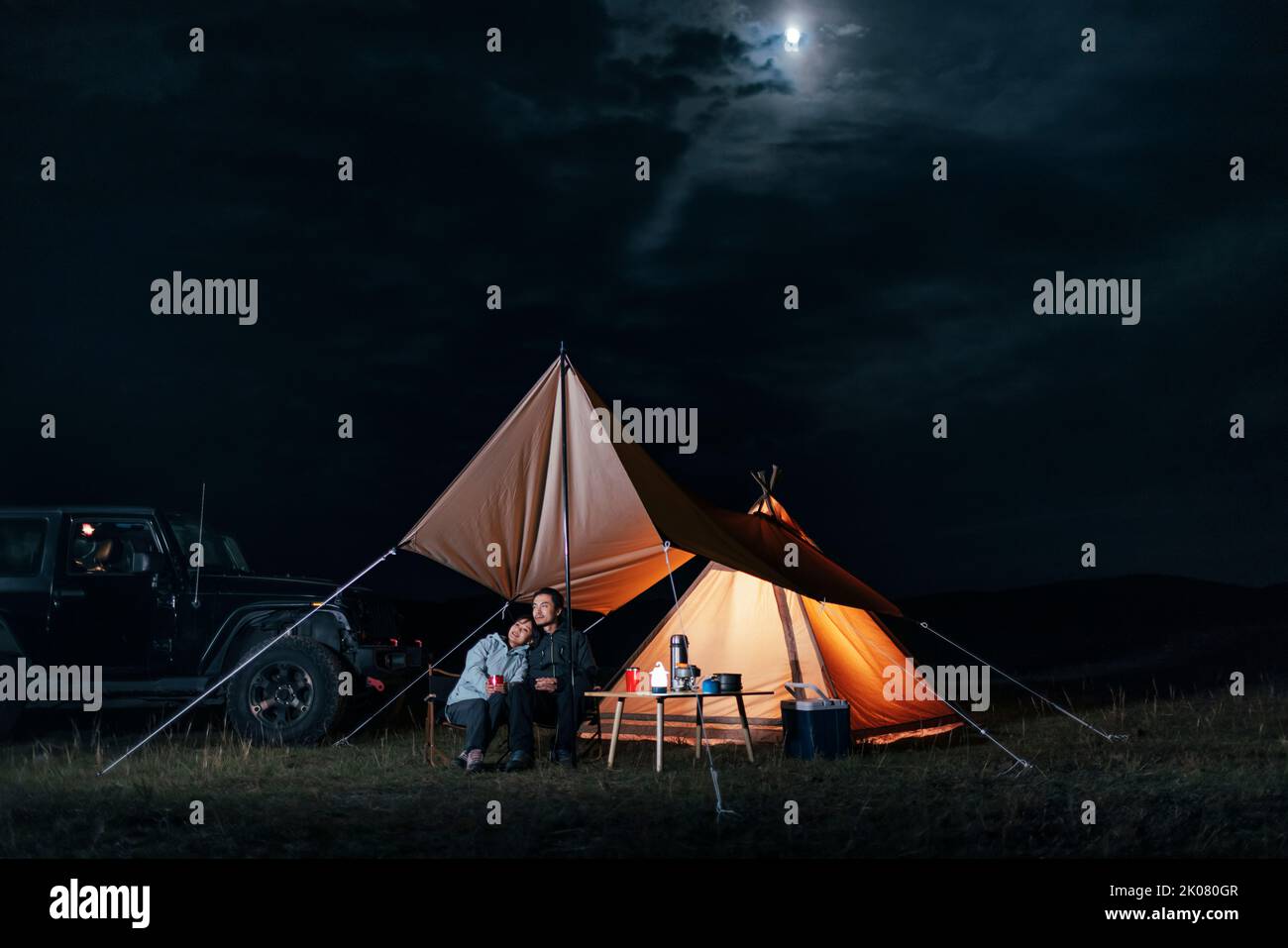 Happy Chinese couple camping outdoors Stock Photo - Alamy