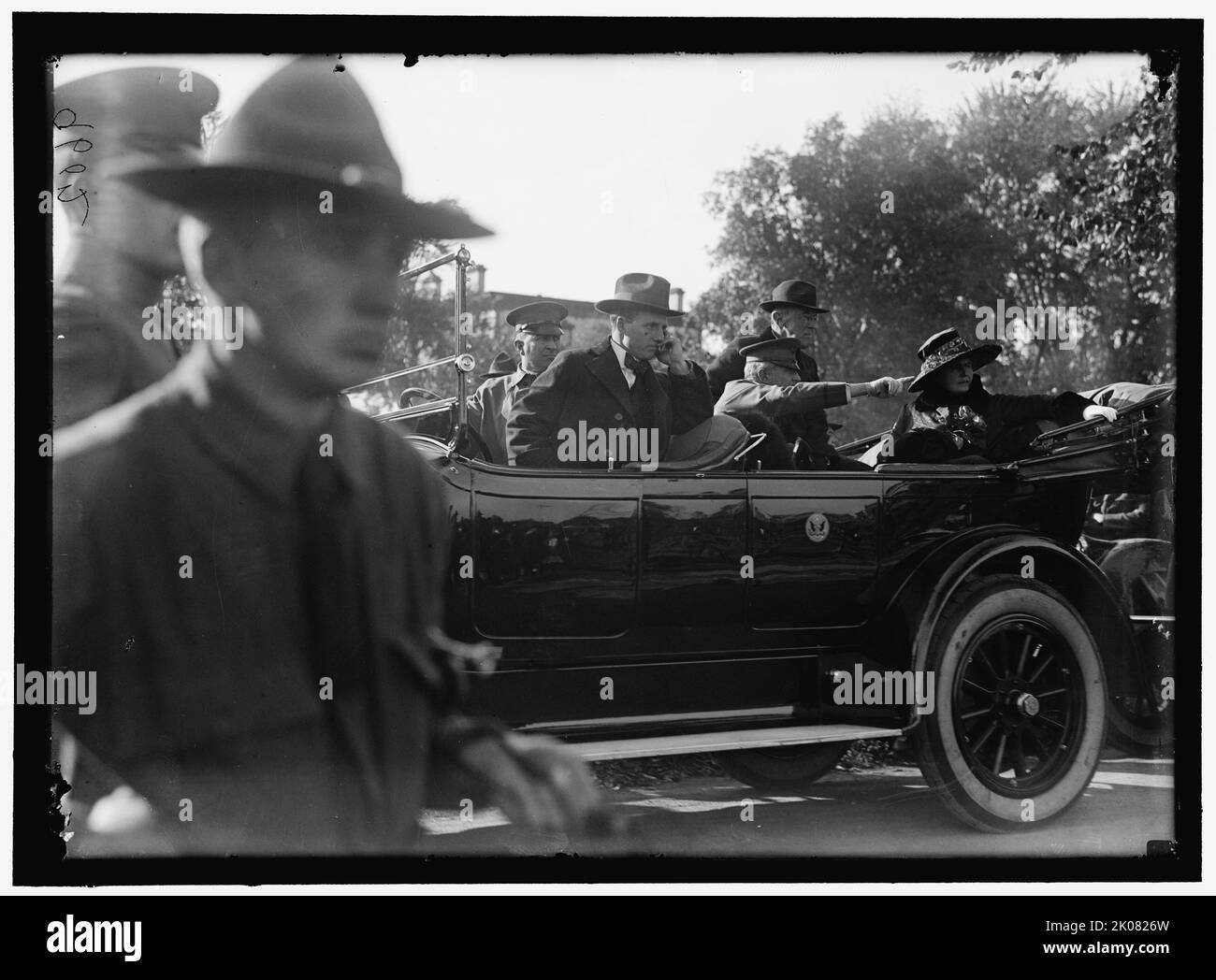 Woodrow Wilson and wife (Edith Bolling Wilson) in back seat of ...