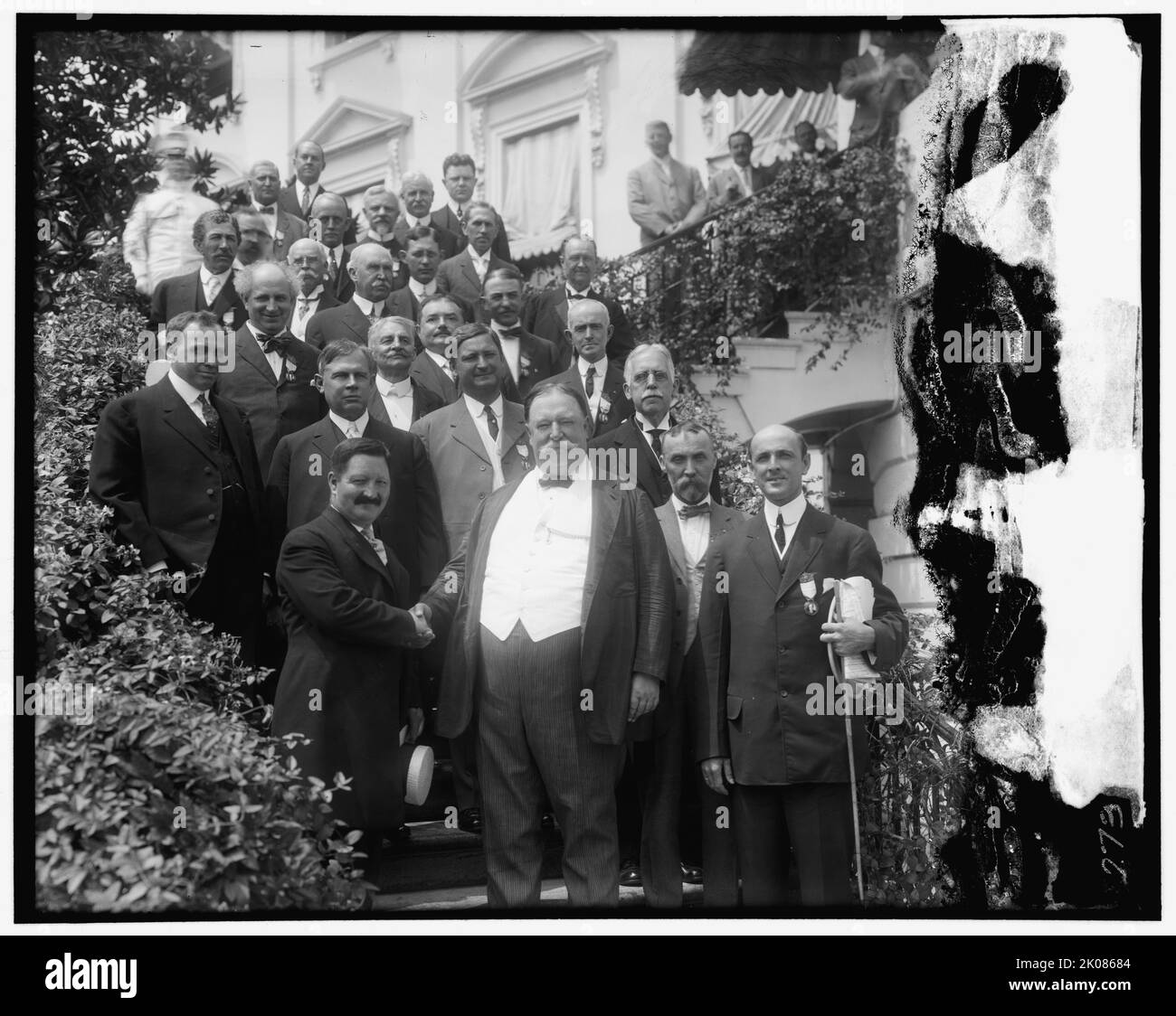 President Taft with members of Notification Committee, between 1910 and ...