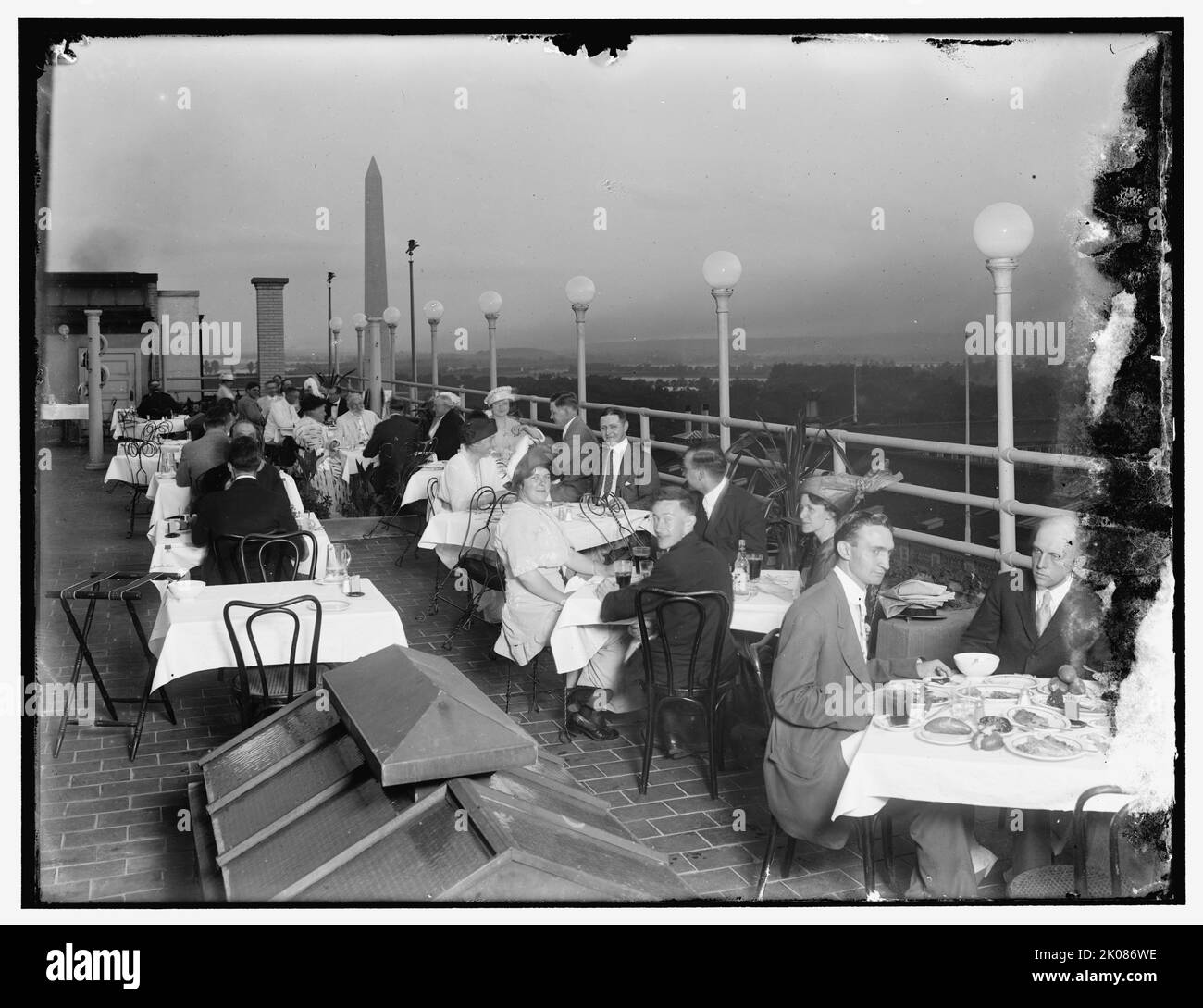 Dining on rooftop; Washington monument in background, between 1910 and ...
