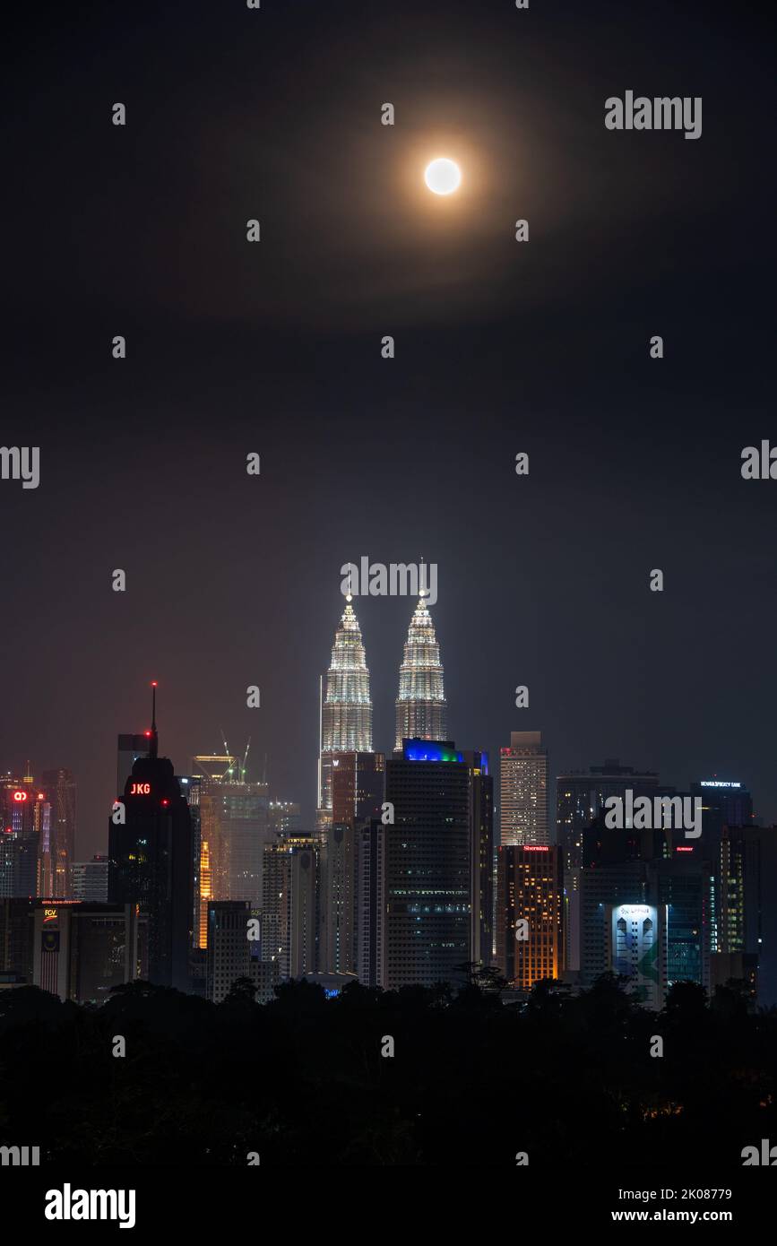 Kuala Lumpur, Malaysia. 10th Sep, 2022. A full moon rises above the ...