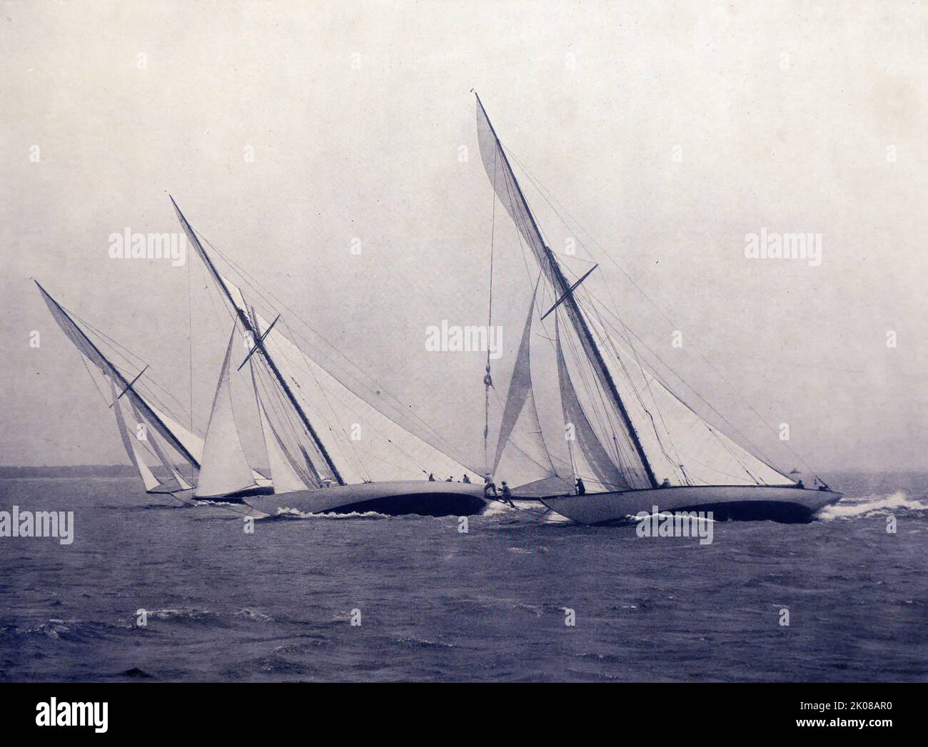 Fifty seven footers hi-res stock photography and images - Alamy