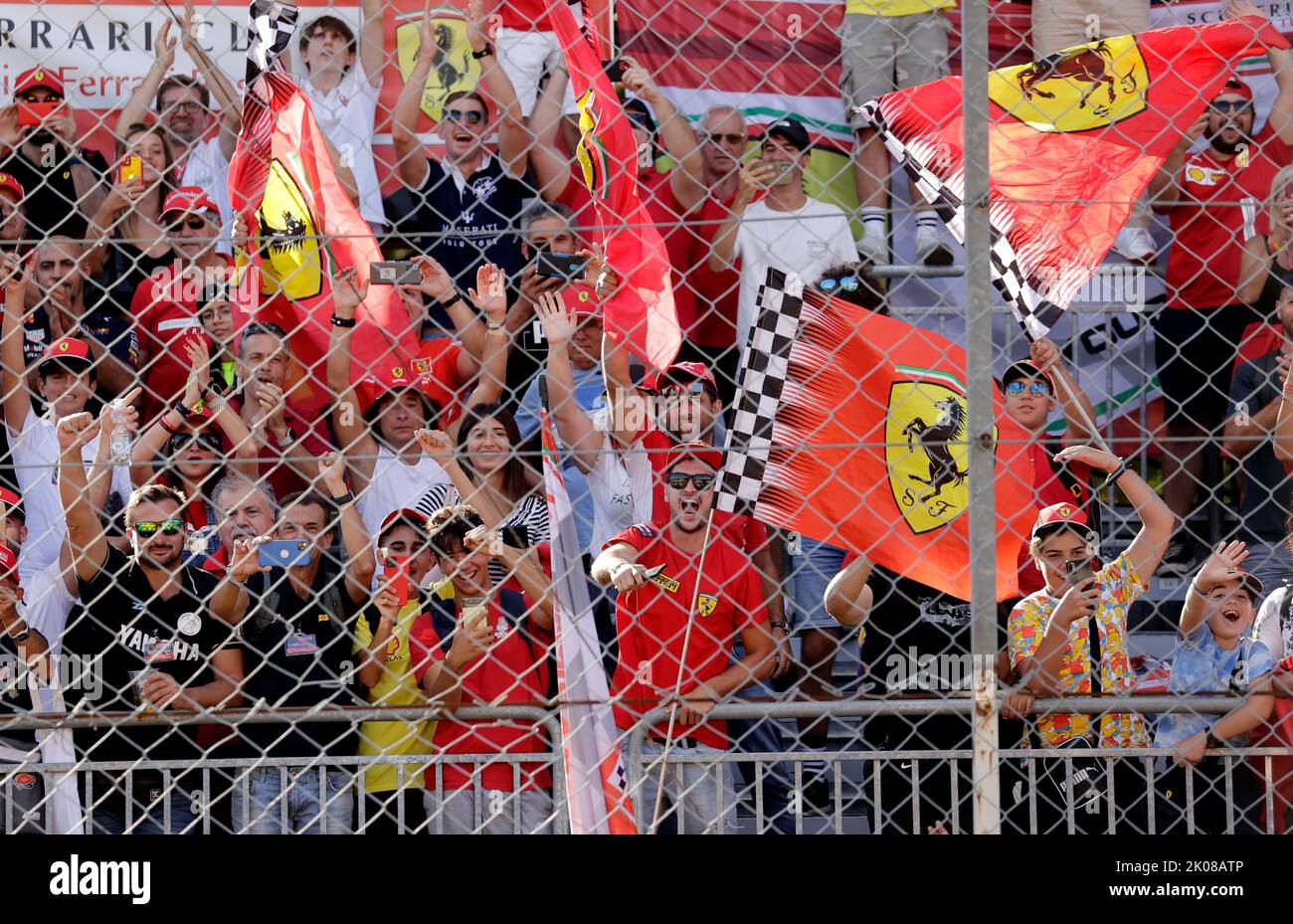 Racing fans italian grand prix autodromo nazionale monza hi-res stock ...