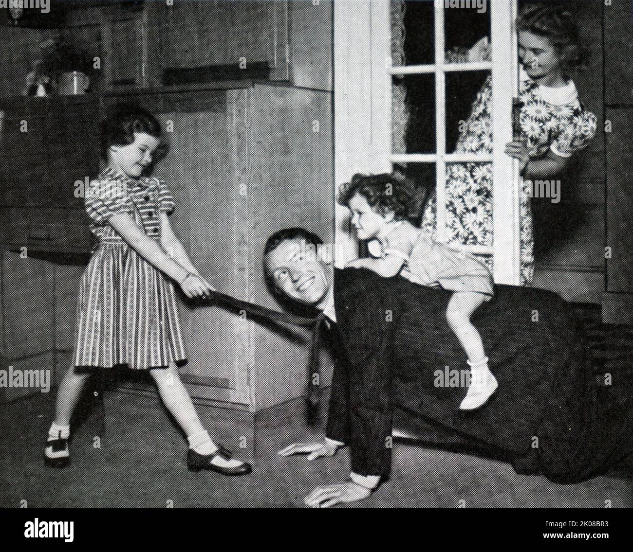 Family life 1950's hi-res stock photography and images - Alamy