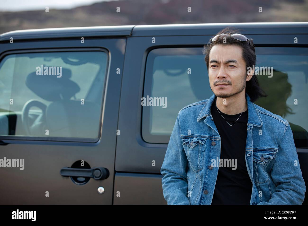 Thinking road trip man hi-res stock photography and images - Alamy