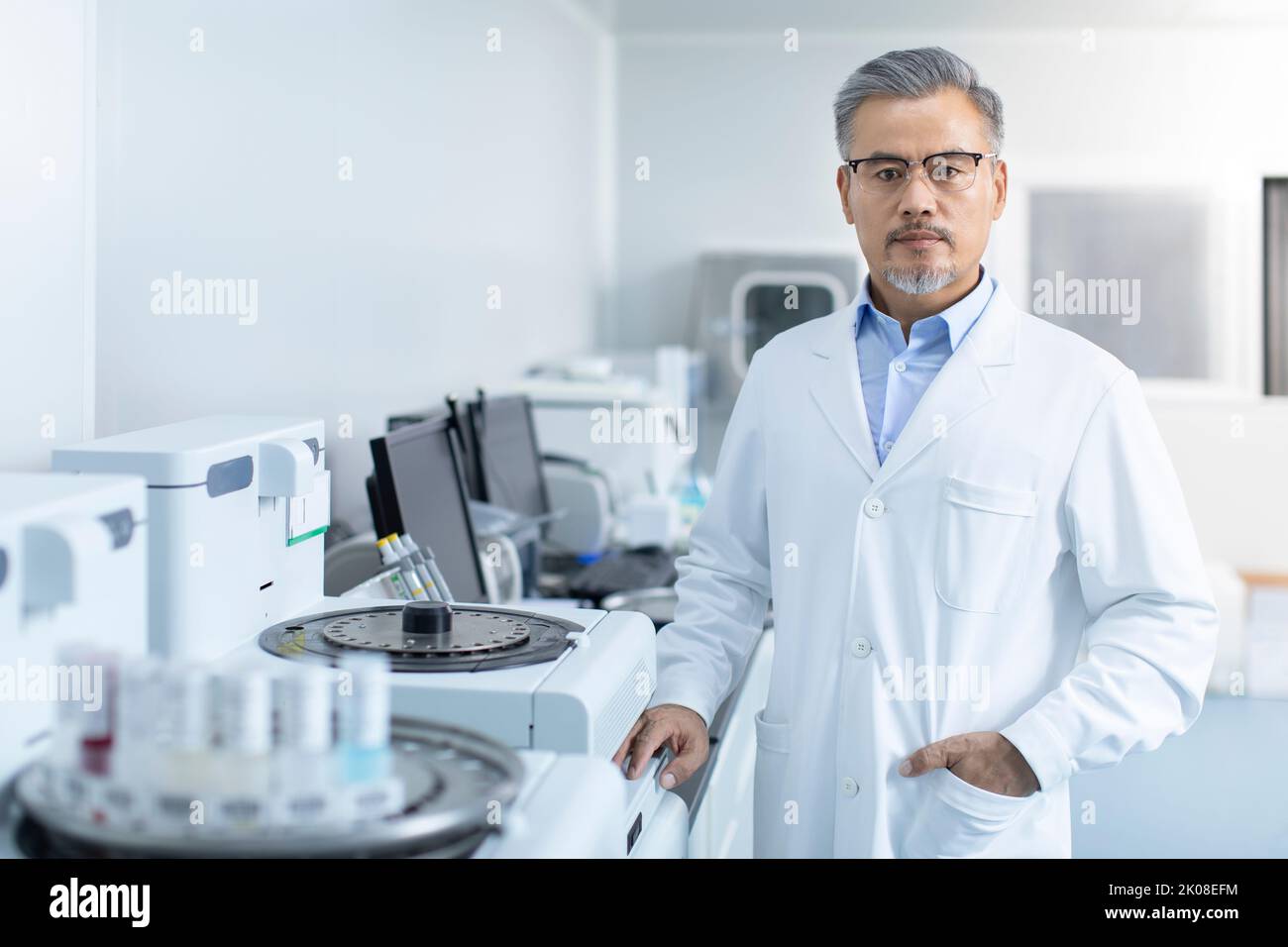 Portrait of Chinese male researcher in laboratory Stock Photo - Alamy