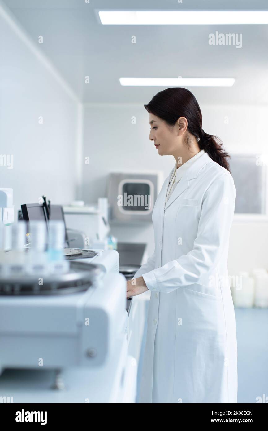 Asian chinese female using laboratory hi-res stock photography and ...