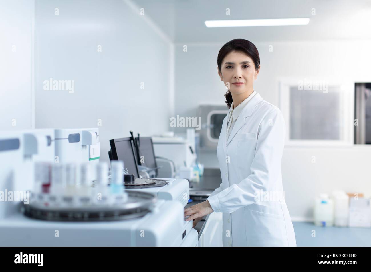 Portrait chinese female researcher hi-res stock photography and images ...